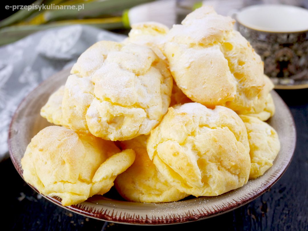 Mini ptysie z bitą śmietaną – smak dzieciństwa