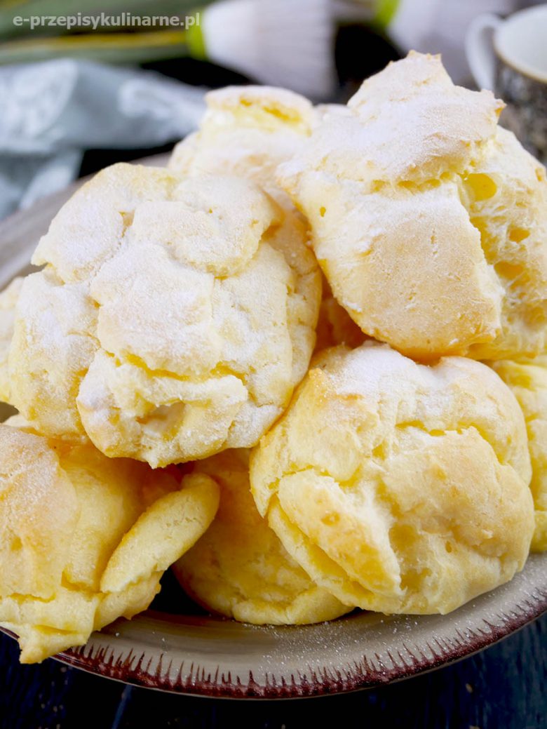 Mini ptysie z bitą śmietaną – smak dzieciństwa