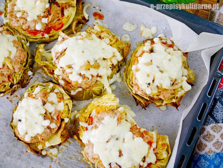 Młoda kapusta z piekarnika z mięsem mielonym – prosty i smaczny przepis